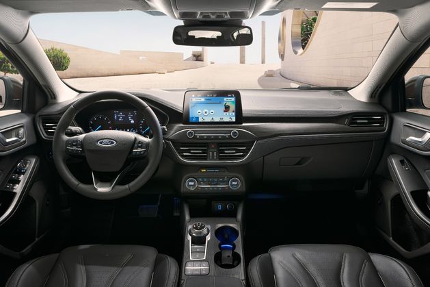 Nowy Ford Focus Vignale - opłacalność zakupu względem wersji Titanium