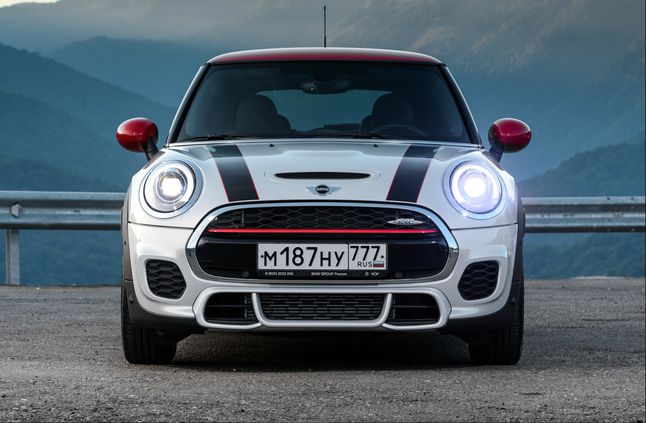 Puchar hot hatchów: Mini John Cooper Works vs Alfa Romeo Giulietta ...